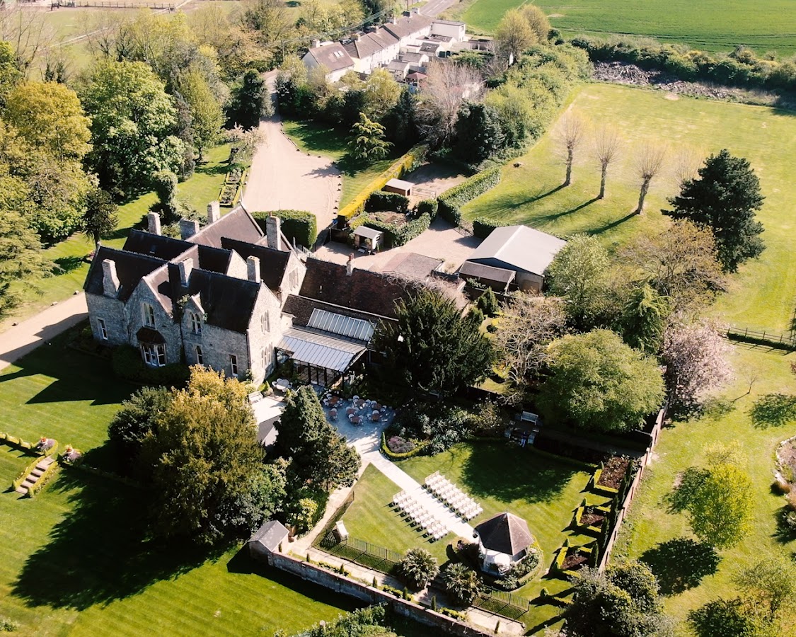Knowle Country House Wedding Venue | UK – TortoisePath | Celebrations 🎉
