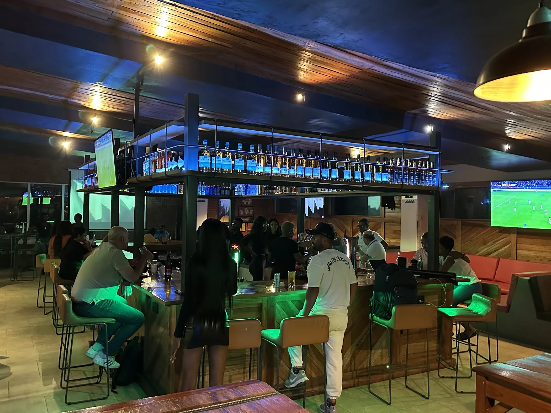 Shades Social – Bar, Restaurant, Club, Lounge, Lagos – TortoisePath ...