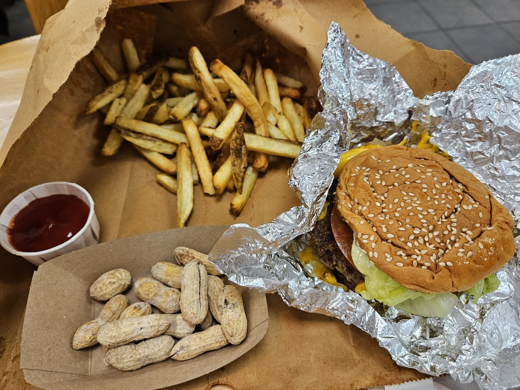 Five Guys | Tower Bridge | London – TortoisePath | United Kingdom 🇬🇧